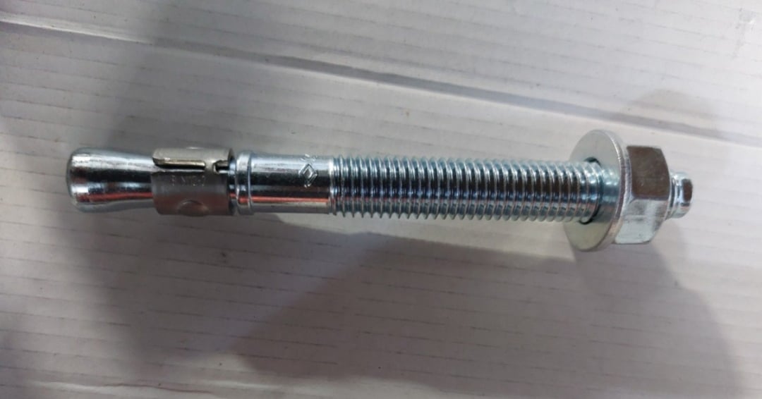 Verankerung einer Lagerhalle mit Betonankern bzw. Erdnägeln | Kroftman